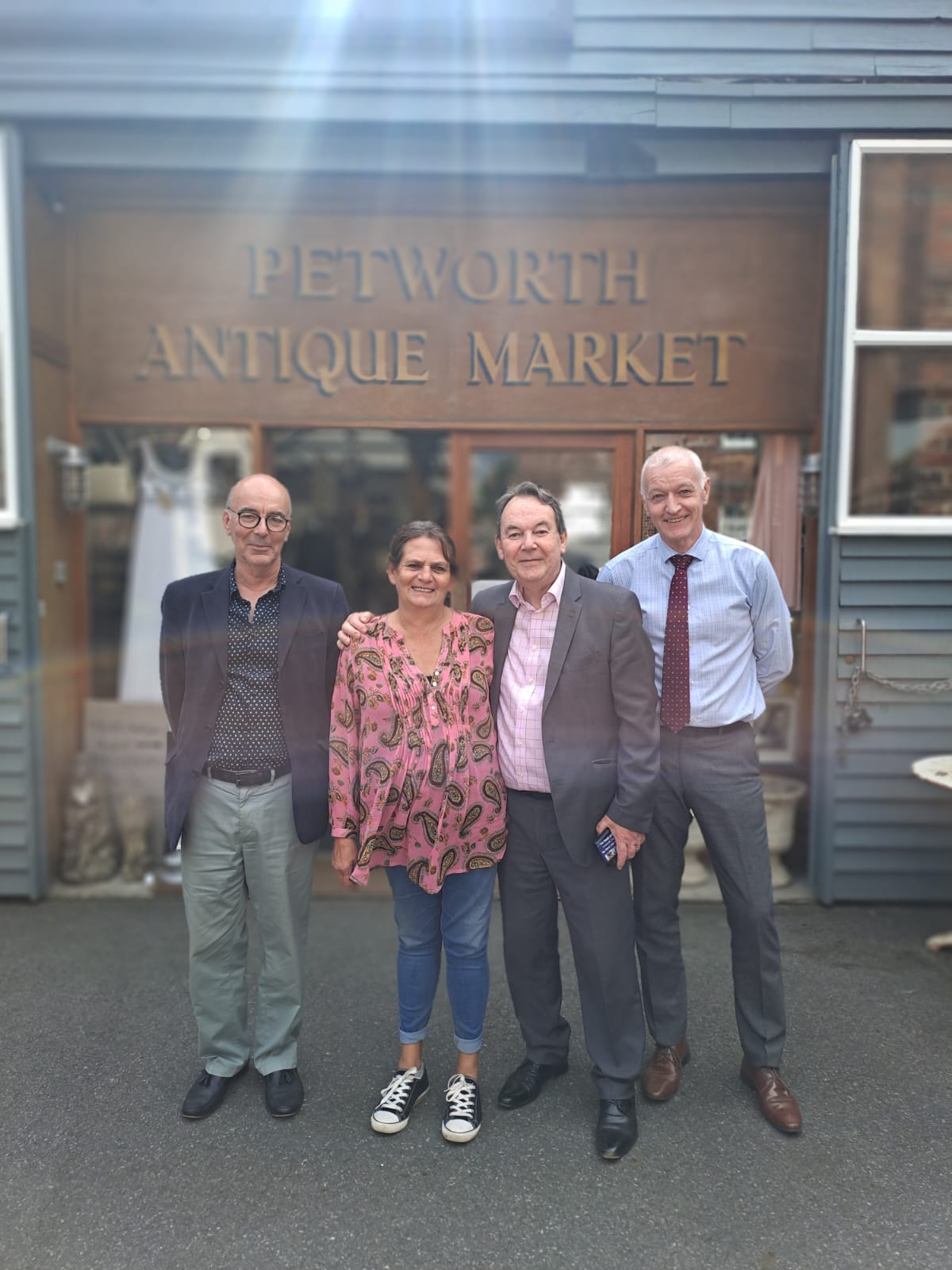 Eric Knowles Visits Petworth - Petworth Antiques Market